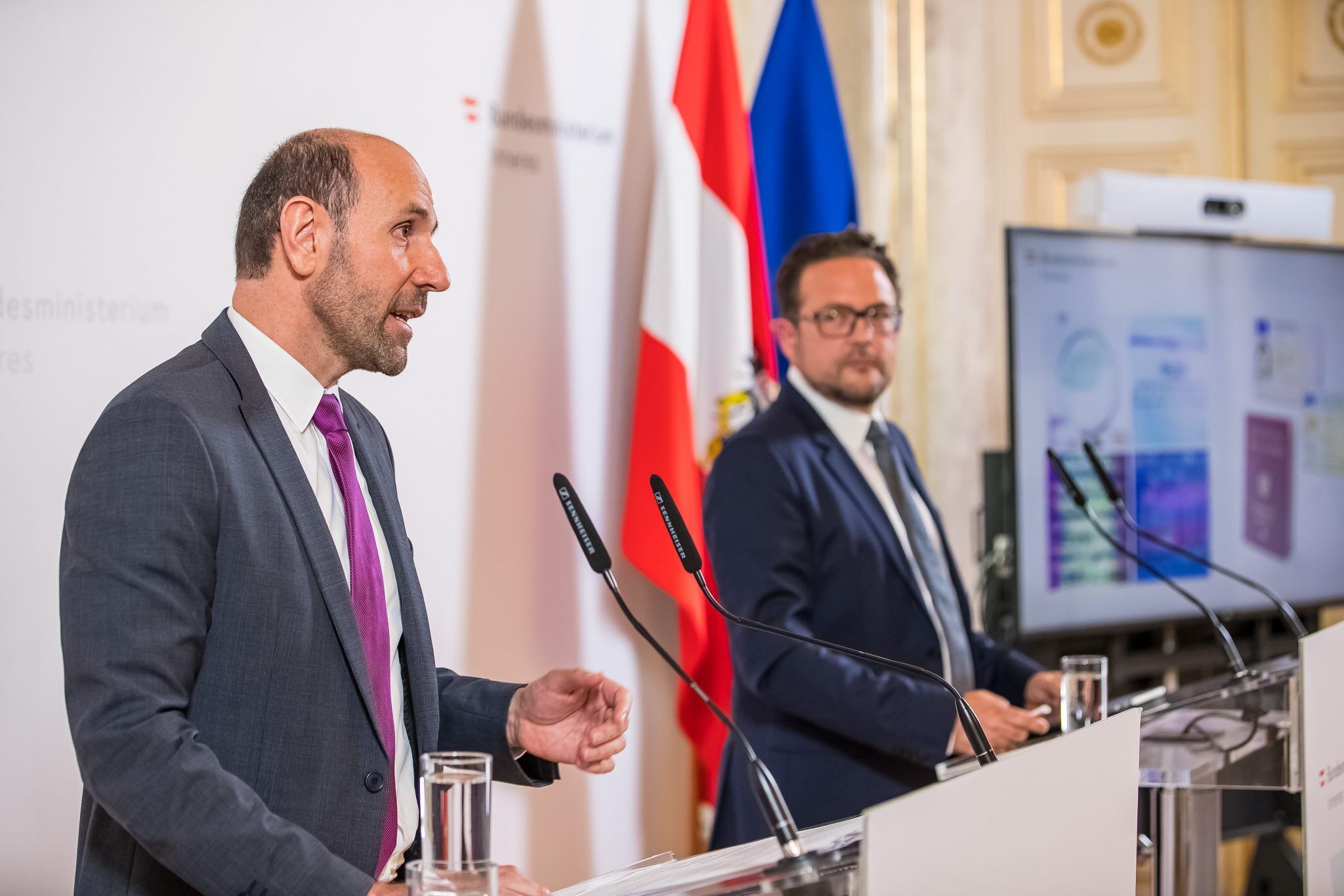 New Austrian ID card and CHECK-AT app presented - OeSD